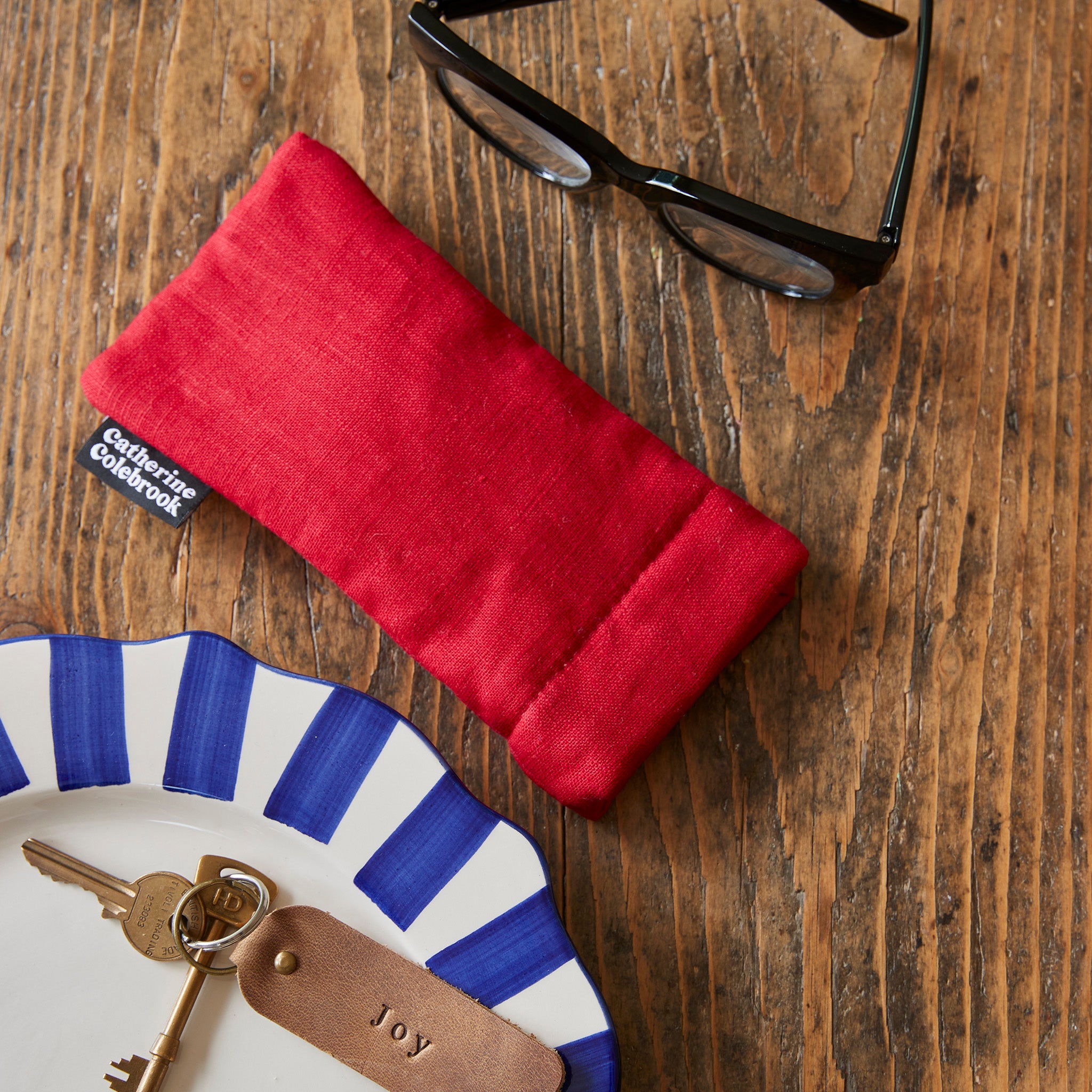 LINEN GLASSES CASE - CHERRY RED – Catherine Colebrook