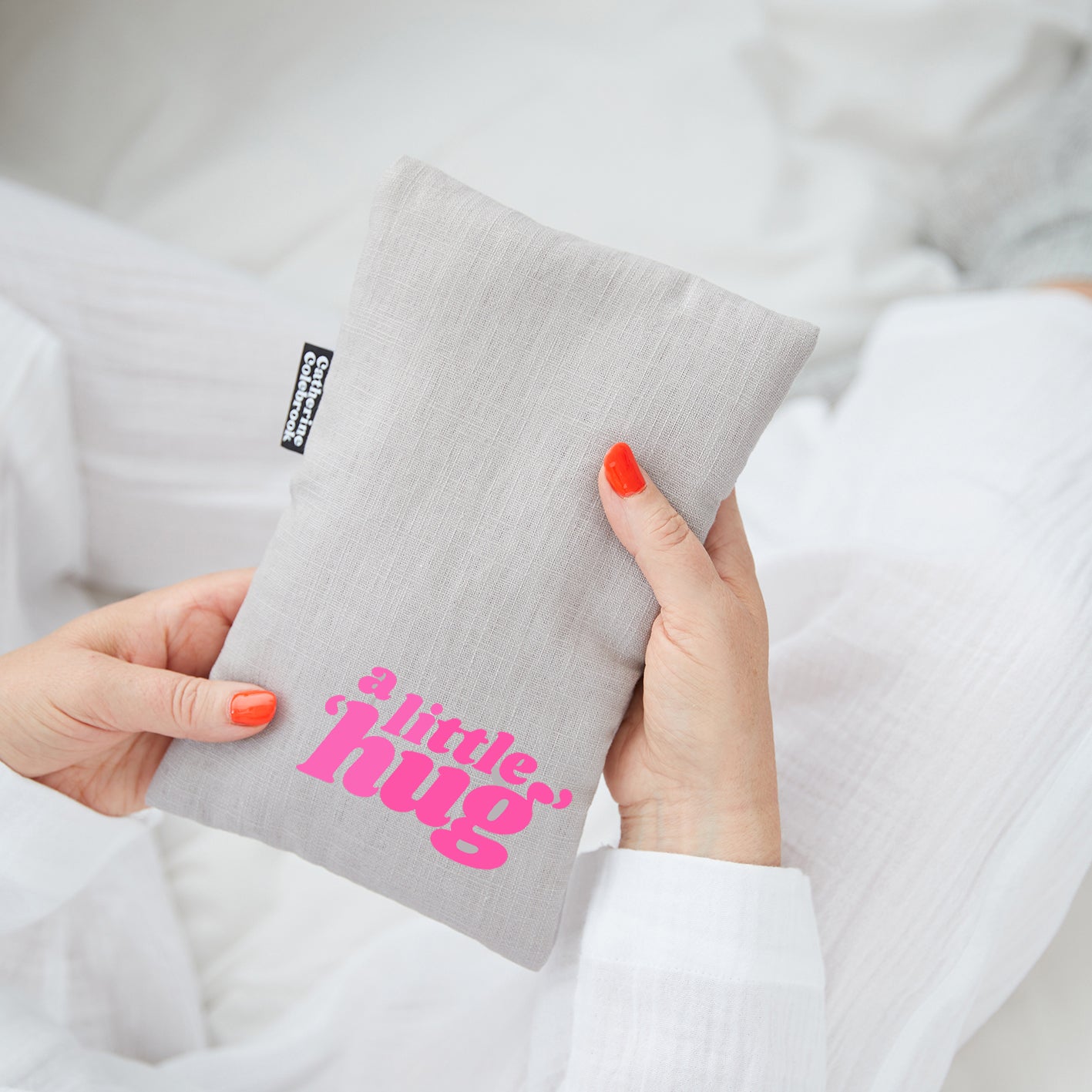 'A LITTLE HUG' CUTE HOT WATER BOTTLE - GREY/PINK NEON – Catherine Colebrook